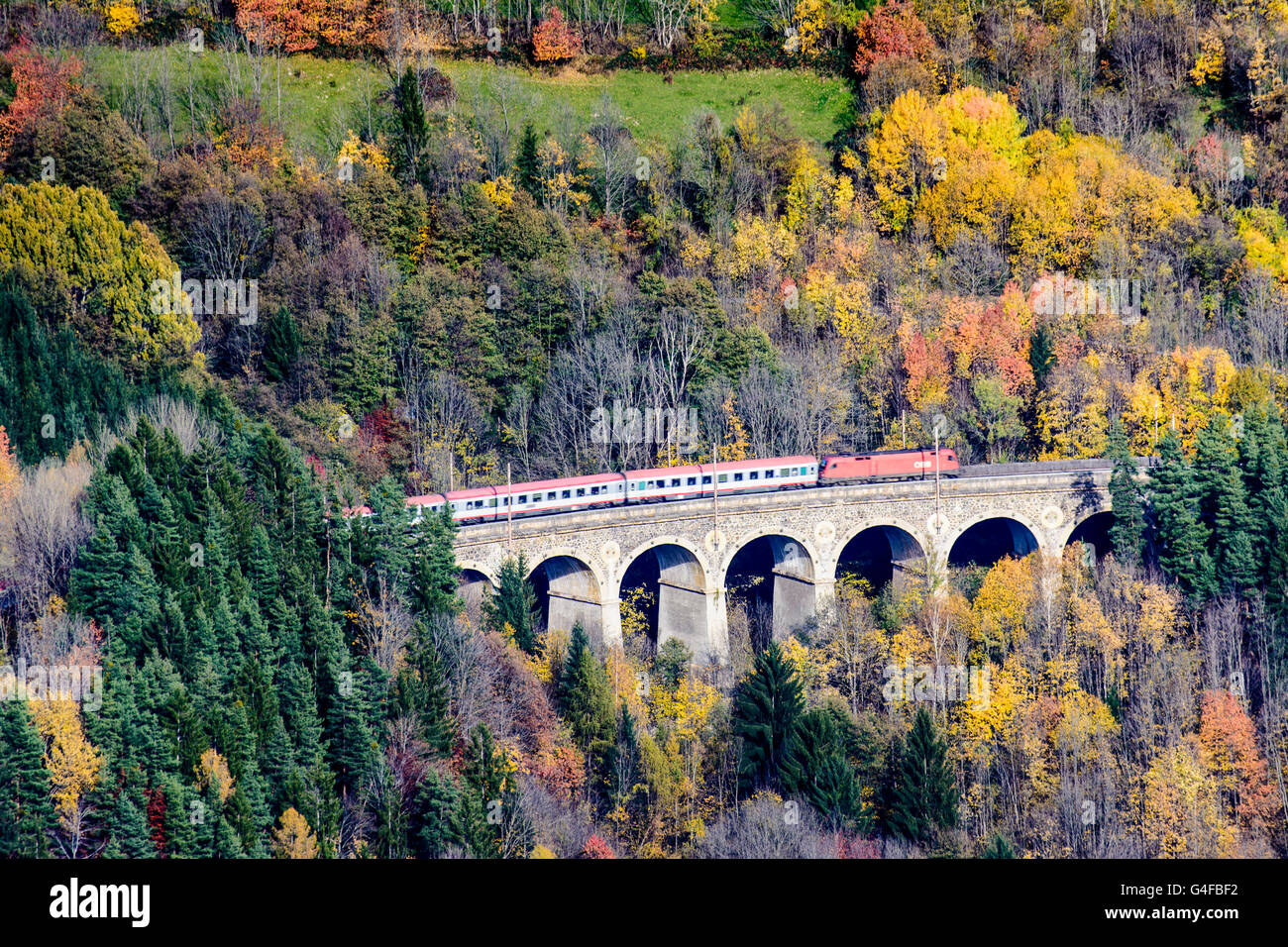 Zug bei semmeringbahn semmering bahn -Fotos und -Bildmaterial in hoher ...