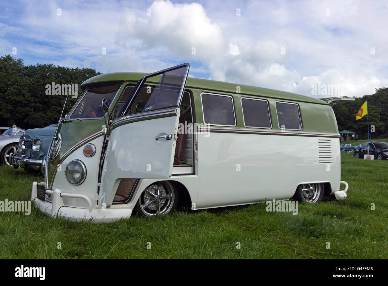 Open camper door -Fotos und -Bildmaterial in hoher Auflösung – Alamy