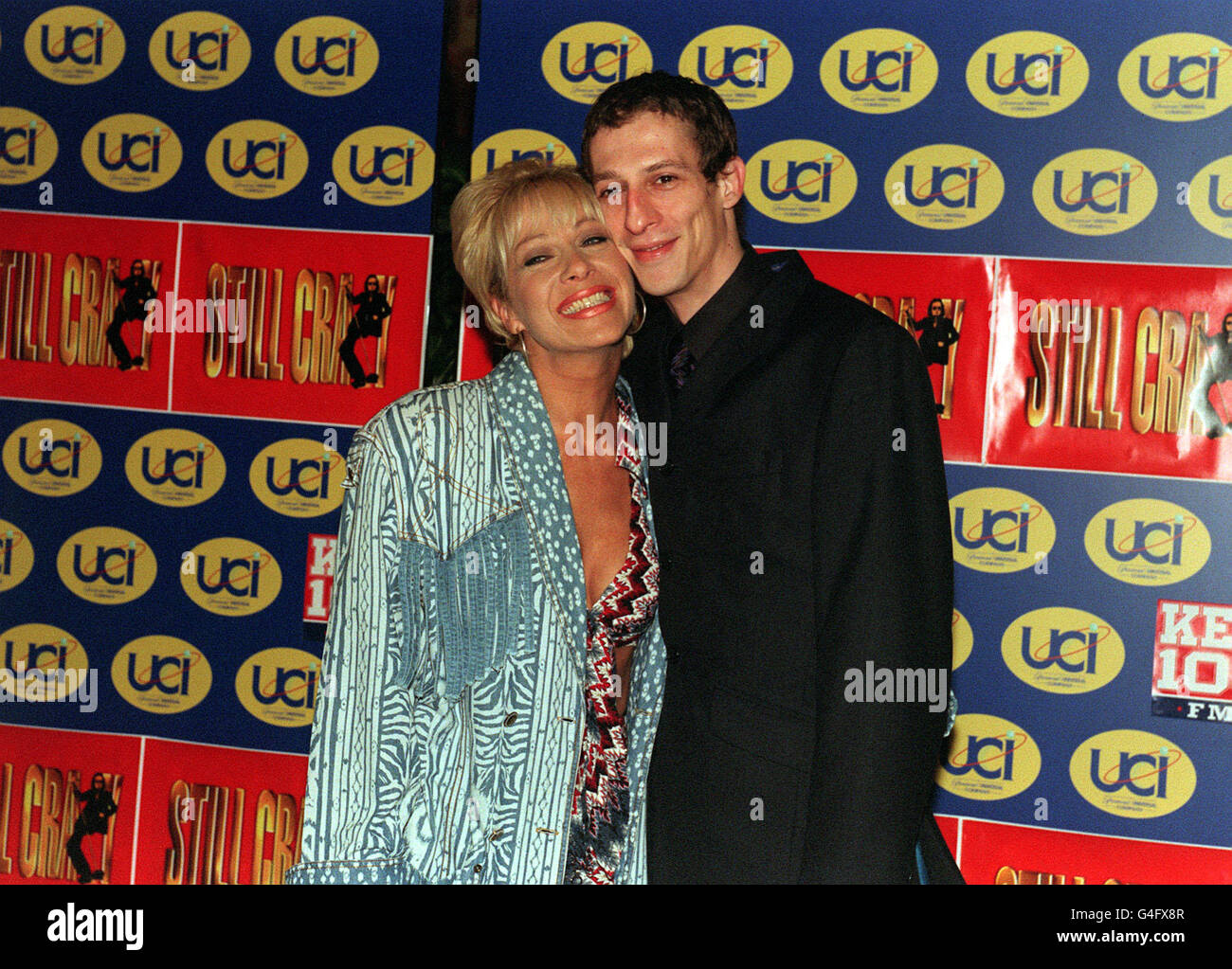 PA NEWS PHOTO 22/10/98 DIE KRÖNUNGSSTARS DENISE WELCH (NATALIE HORROCKS ...