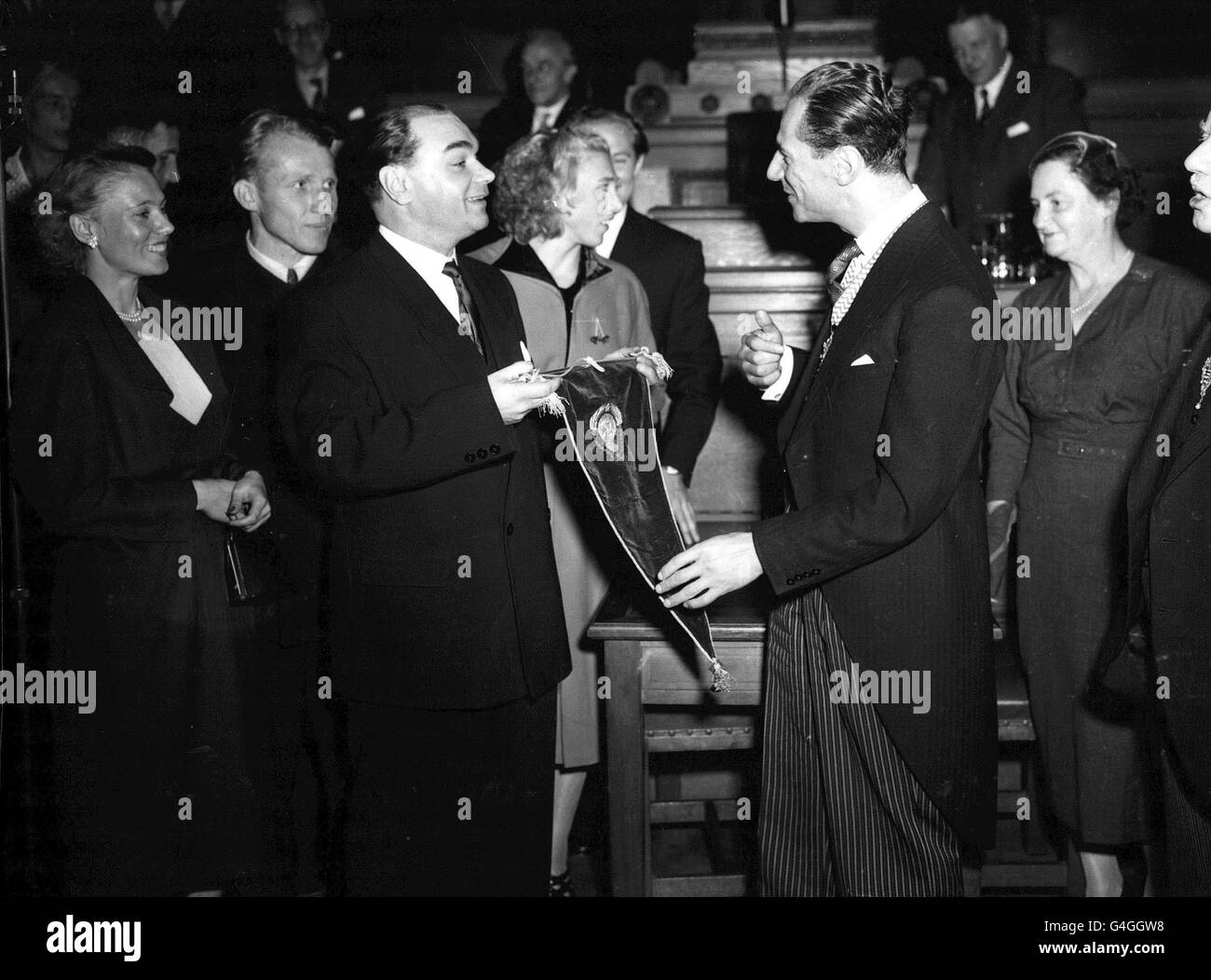 Victor mishcon -Fotos und -Bildmaterial in hoher Auflösung – Alamy