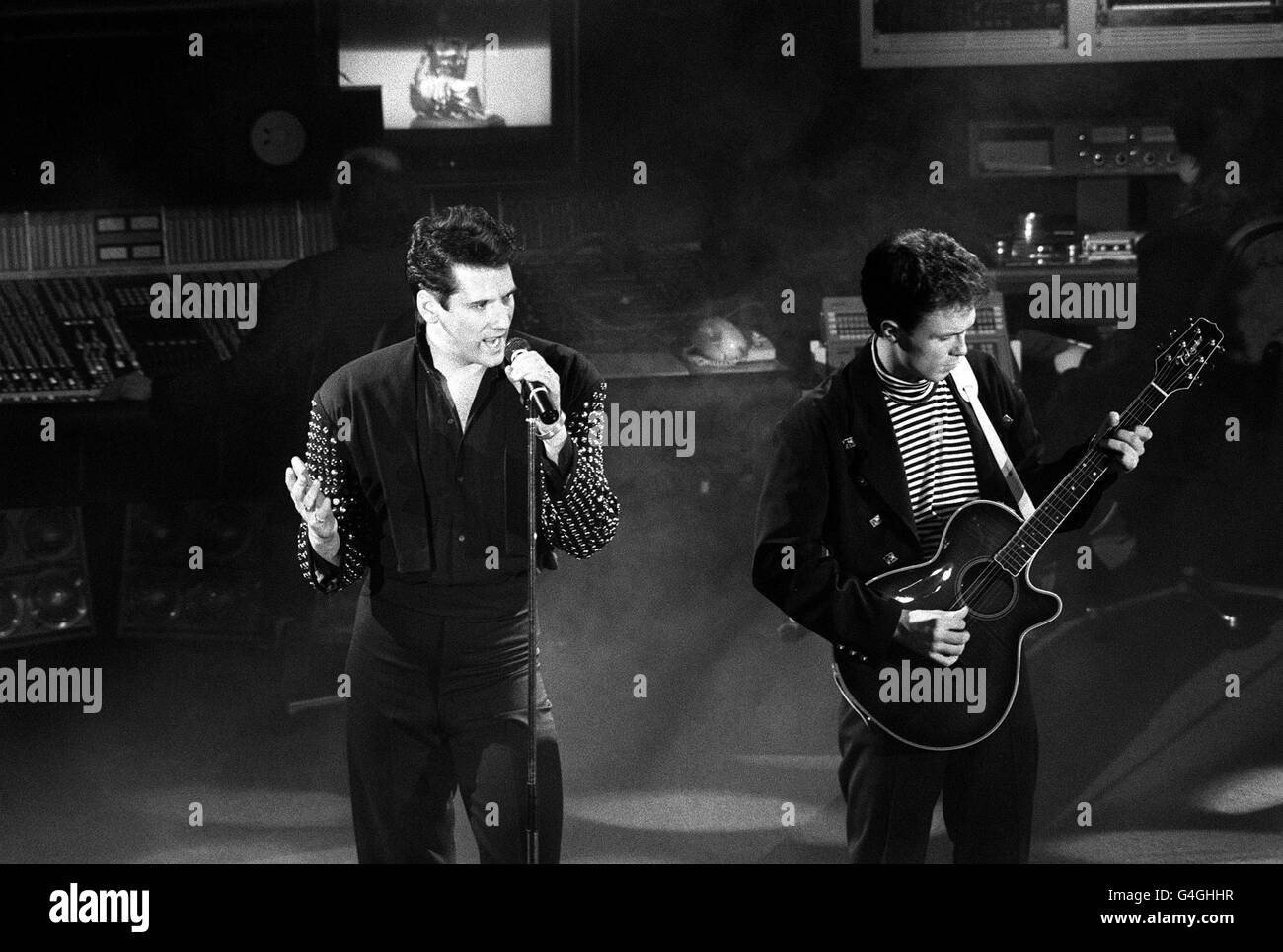 Tony hadley of spandau ballet -Fotos und -Bildmaterial in hoher ...
