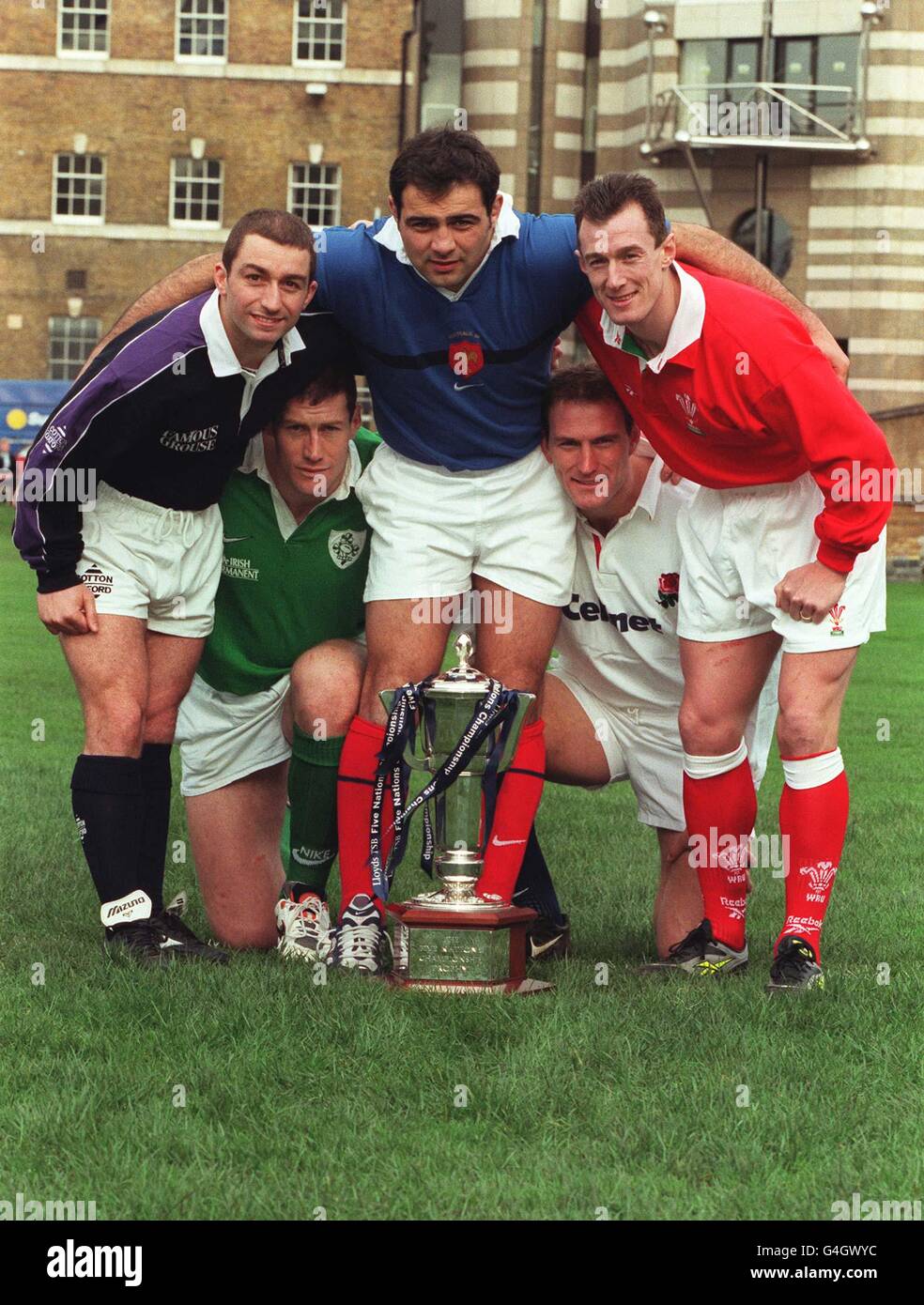 Die Rugby-Captains der fünf Nationen (l/r) Bryan Redpath (Schottland ...