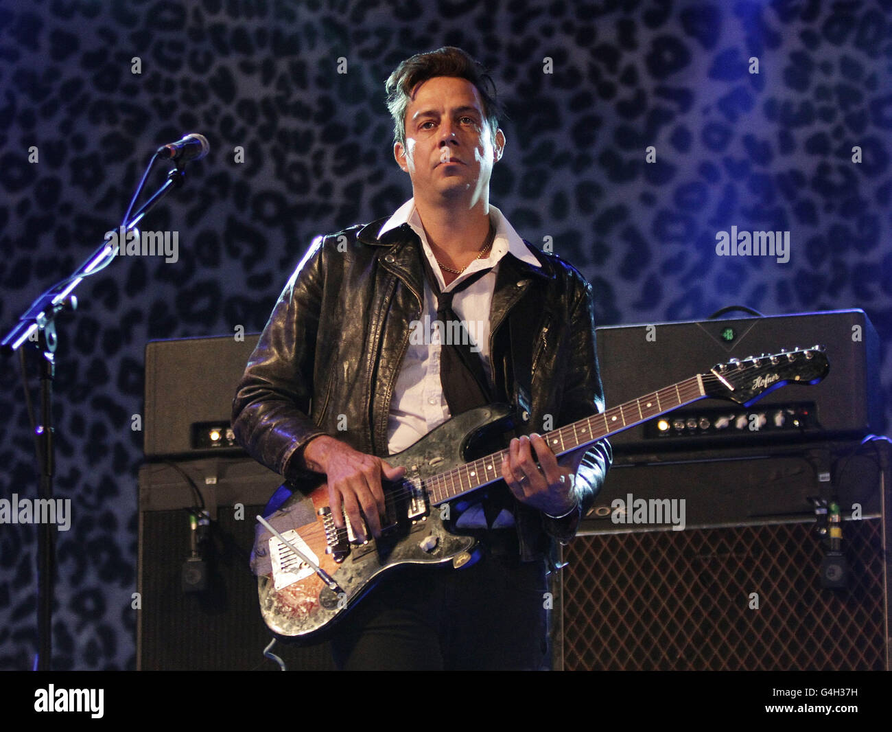 Jamie hince of the kills -Fotos und -Bildmaterial in hoher Auflösung ...