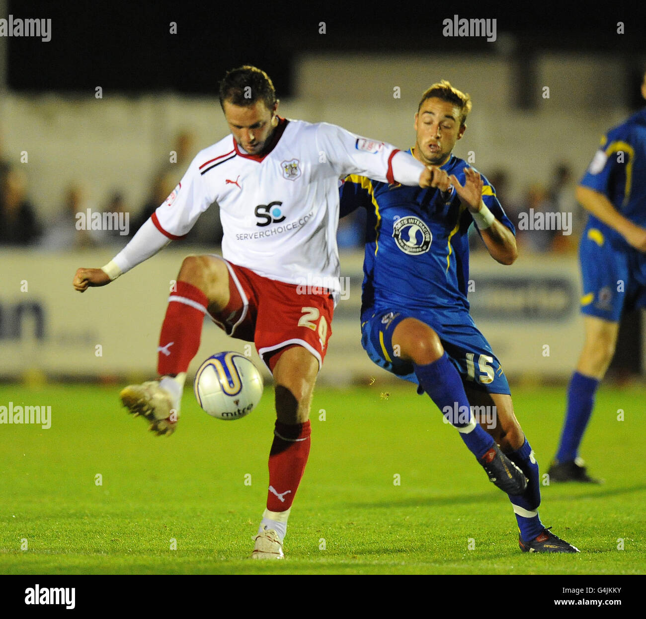 Afc wimbledons sammy moore und stevenages chris beardsley -Fotos und ...