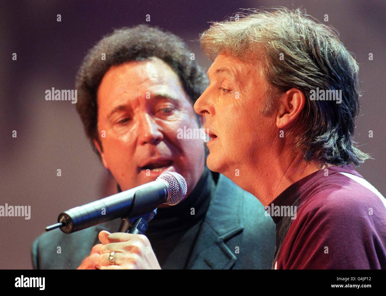 Tom jones hat sir paul mccartney hier verlassen -Fotos und ...
