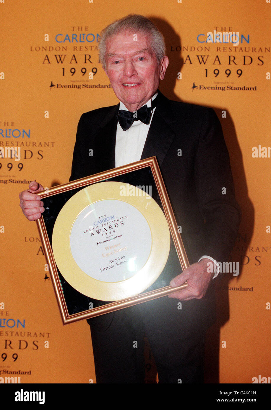 Egon ronay -Fotos und -Bildmaterial in hoher Auflösung – Alamy