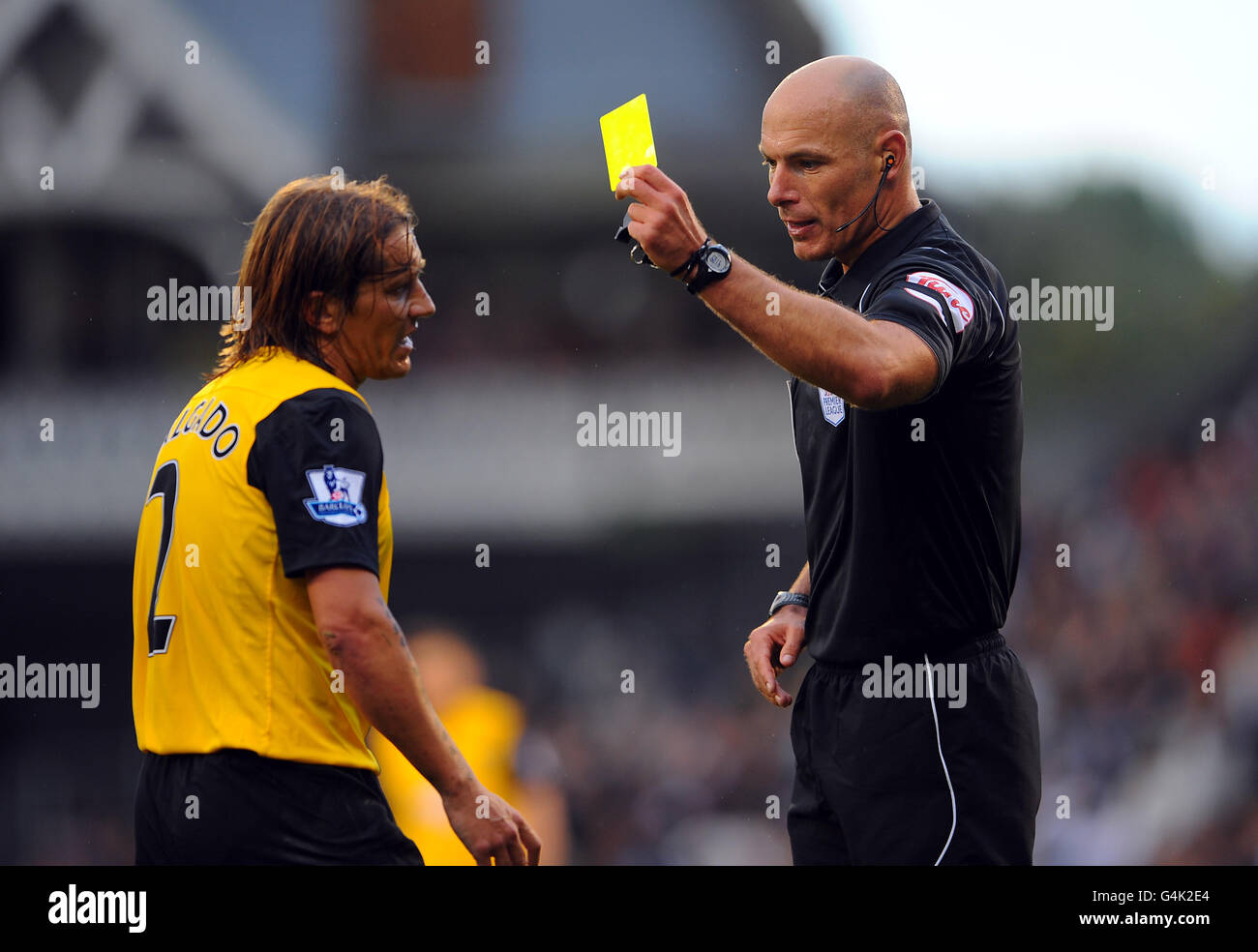 Schiedsrichter Webb Zeigt Blackburn Rovers Michel Salgado Gelbe Karte ...