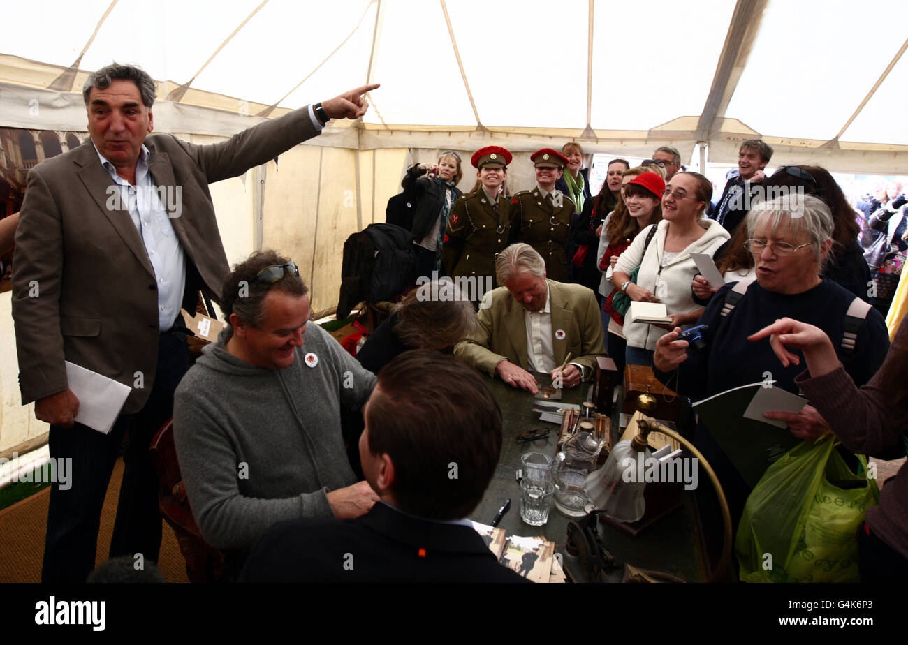 Downton abteien butler herr charles carson -Fotos und -Bildmaterial in ...