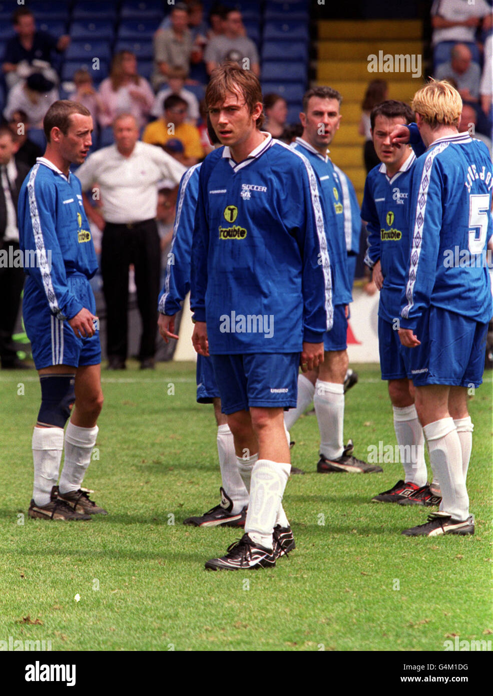 Lead Singer der Band Blur Damon Albarn beim Music Industry Soccer Six ...