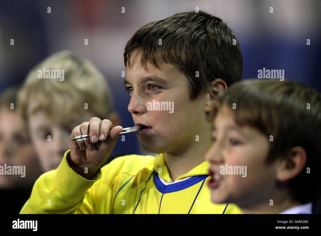Versuchen aufmerksamkeit zu erregen -Fotos und -Bildmaterial in hoher ...