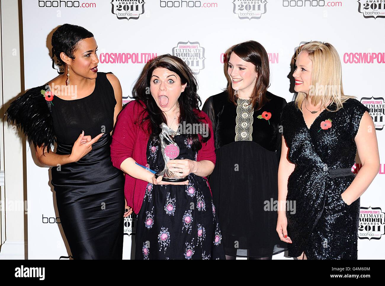 Zawe Ashton, Charlotte Ritchie und Kimberley Nixon mit der Gewinnerin ...