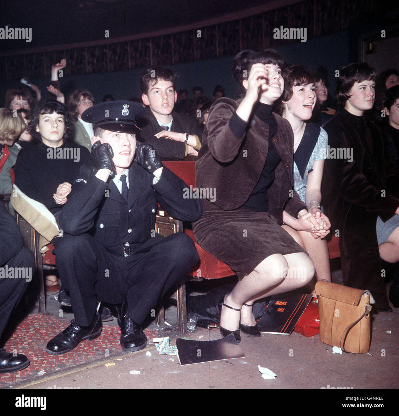 Beatles fans screaming -Fotos und -Bildmaterial in hoher Auflösung – Alamy