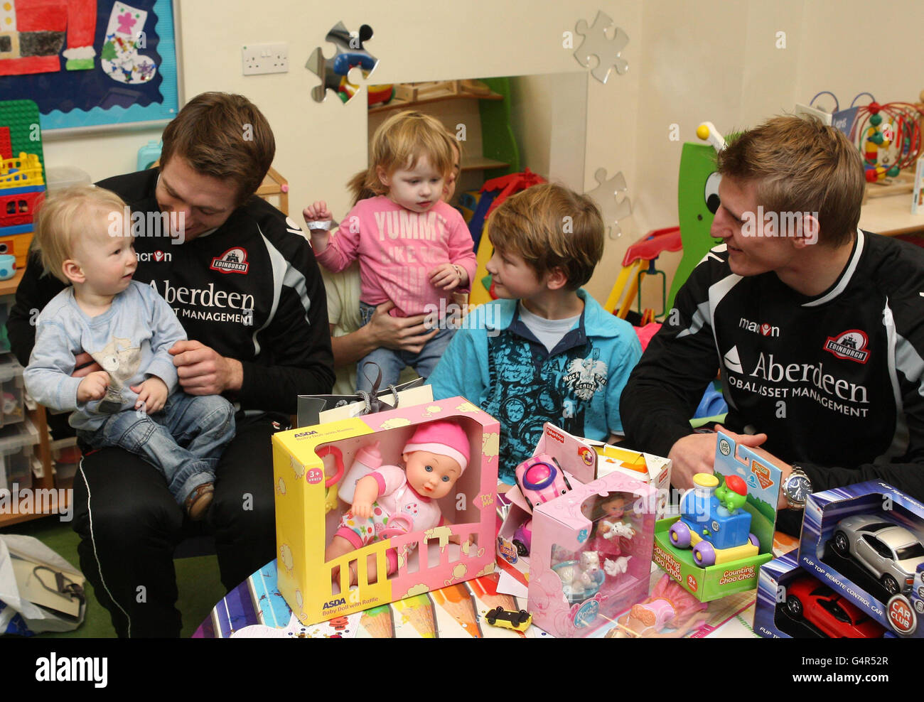 Edinburghs jim thompson und ben cairns direkt mit archie duncan -Fotos ...