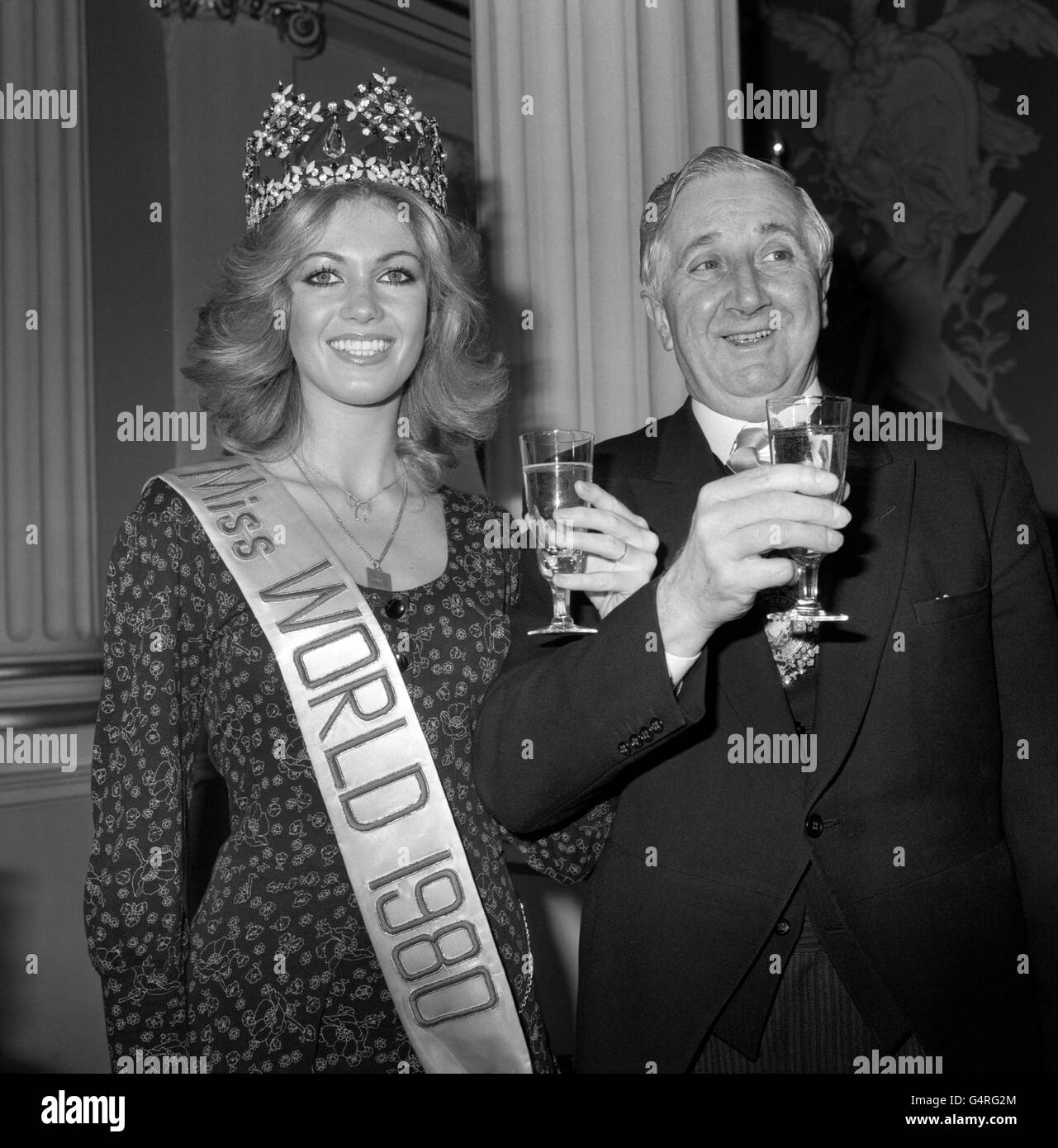 Miss World 1980, Gabriella Brum (Miss Deutschland), bei einem Champagner-Frühstück im Mansion ...