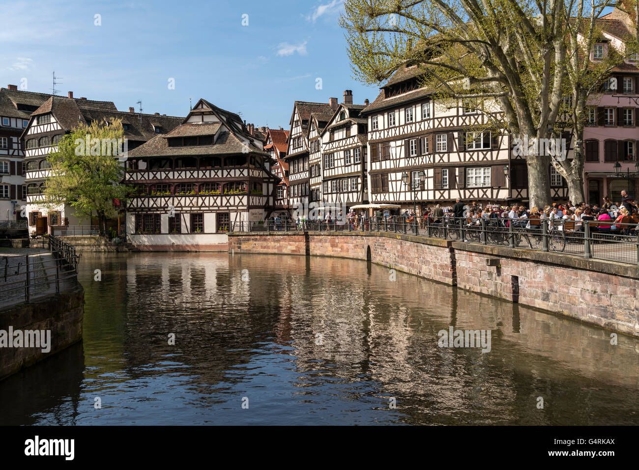 Fachwerkhäuser auf dem Fluss Ill, La Petite France, Straßburg, Elsass ...