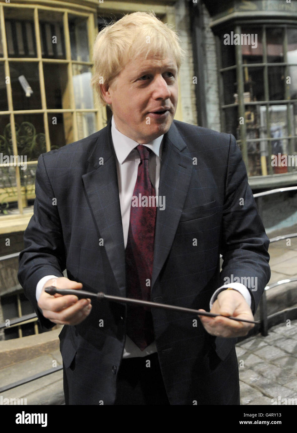 Boris Johnson Besucht Harry Potter Stockfotos und -bilder Kaufen - Alamy