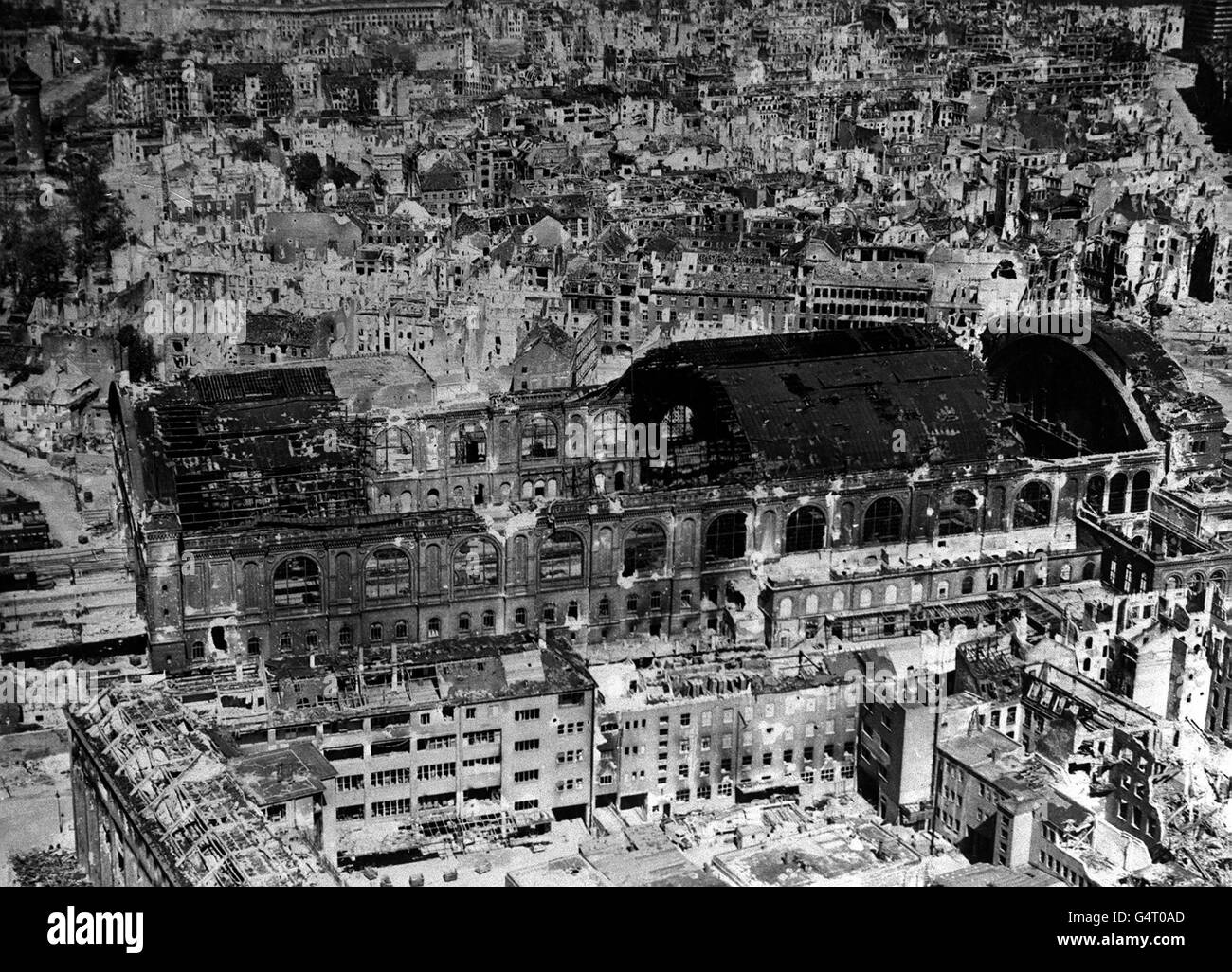 ANHALTER BAHNHOF, BERLIN: 1945 Stockfotografie - Alamy