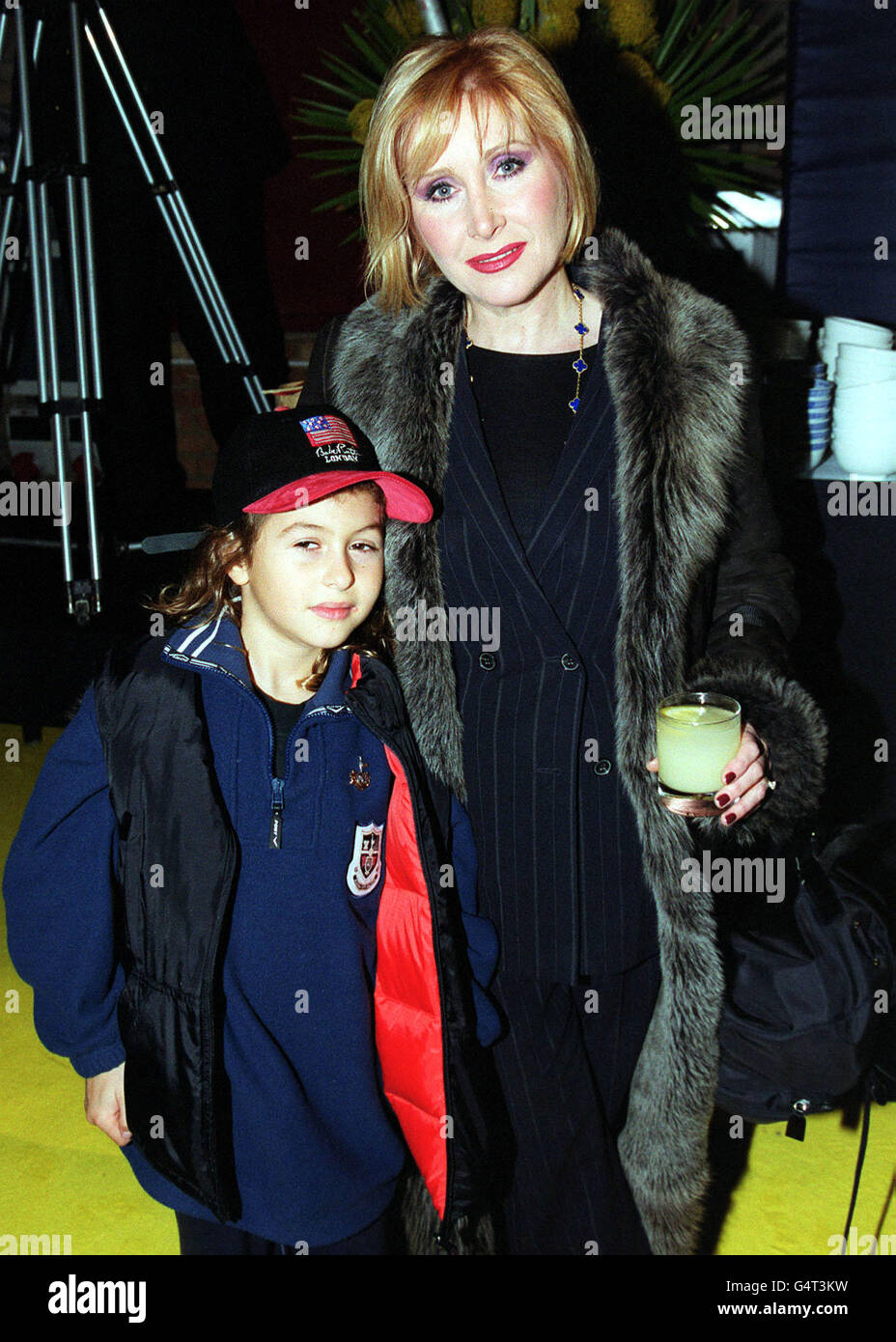 Die ehemalige Schauspielerin Carol Harrison aus Eastenders nimmt an ...