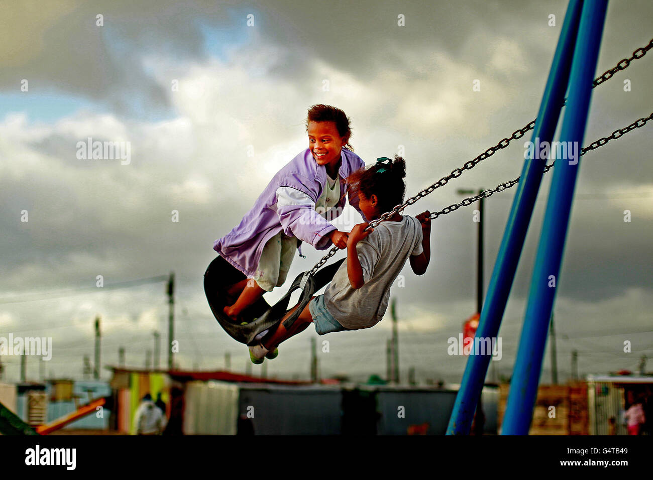 Kluft zwischen arm und reich -Fotos und -Bildmaterial in hoher ...