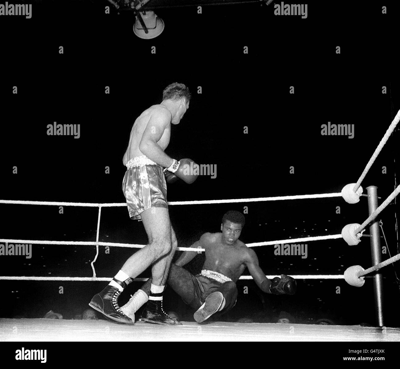 Muhammad ali gegen henry cooper -Fotos und -Bildmaterial in hoher ...