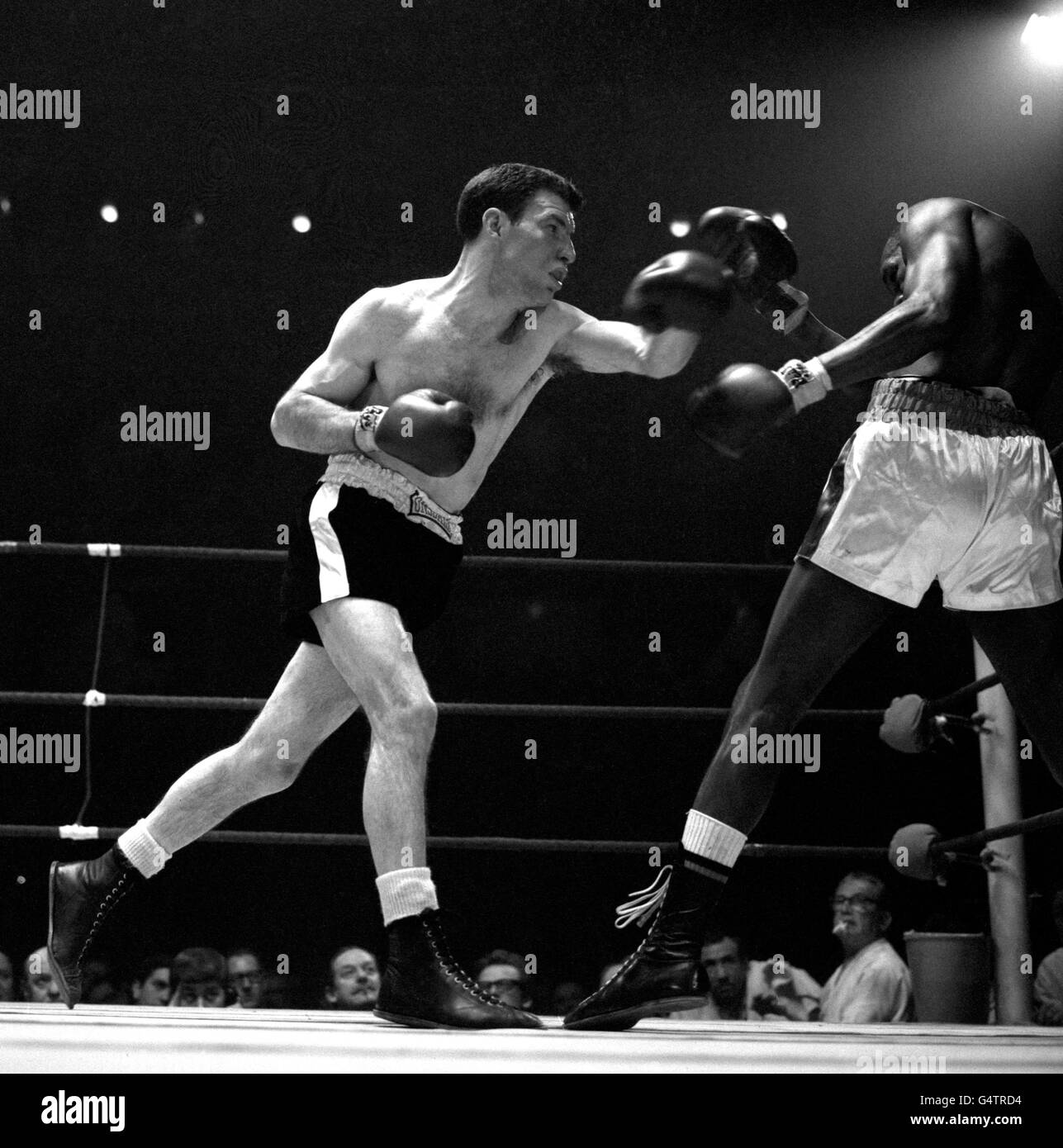 Boxers boxing sixties -Fotos und -Bildmaterial in hoher Auflösung – Alamy