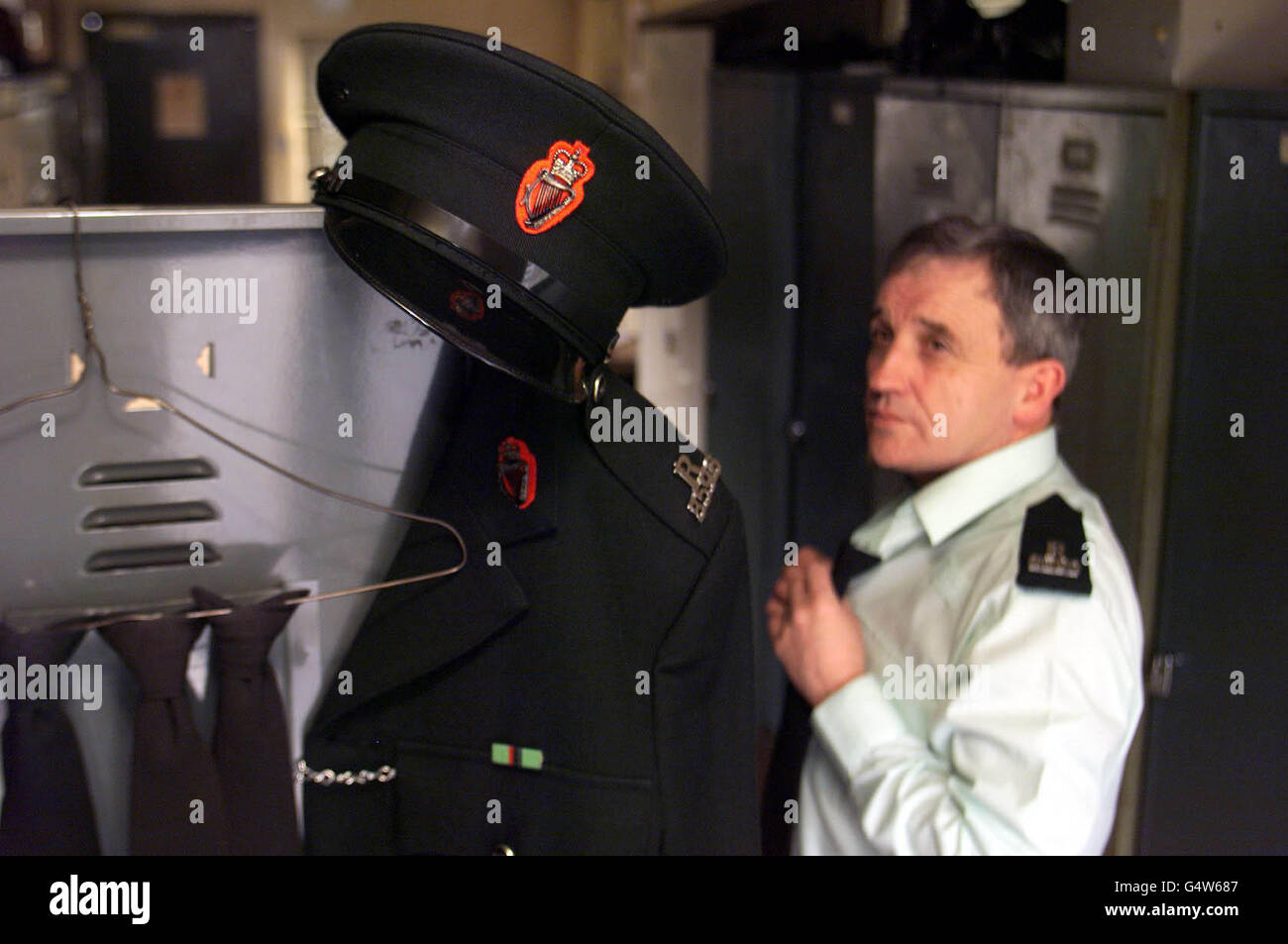 Nordirland polizei royal ulster constabulary ernste traurige uniform ...