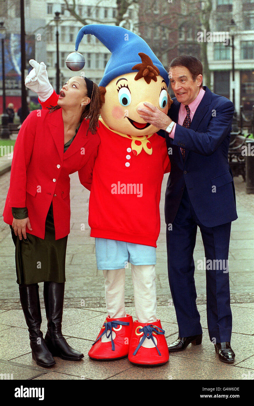 Ex-Redcoat und ehemalige 3-2-1-Quizshow-Moderatorin Ted Rogers und ...