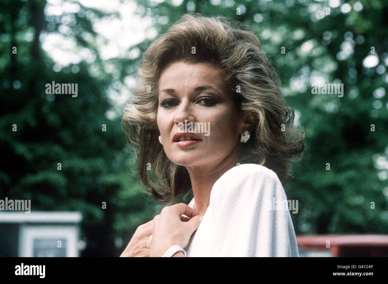 Actress stephanie beacham -Fotos und -Bildmaterial in hoher Auflösung ...