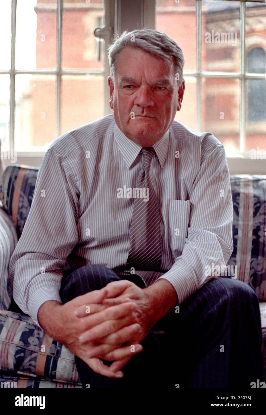 Der wachsende angriff auf wahrheit und erinnerung, der -Fotos und ...