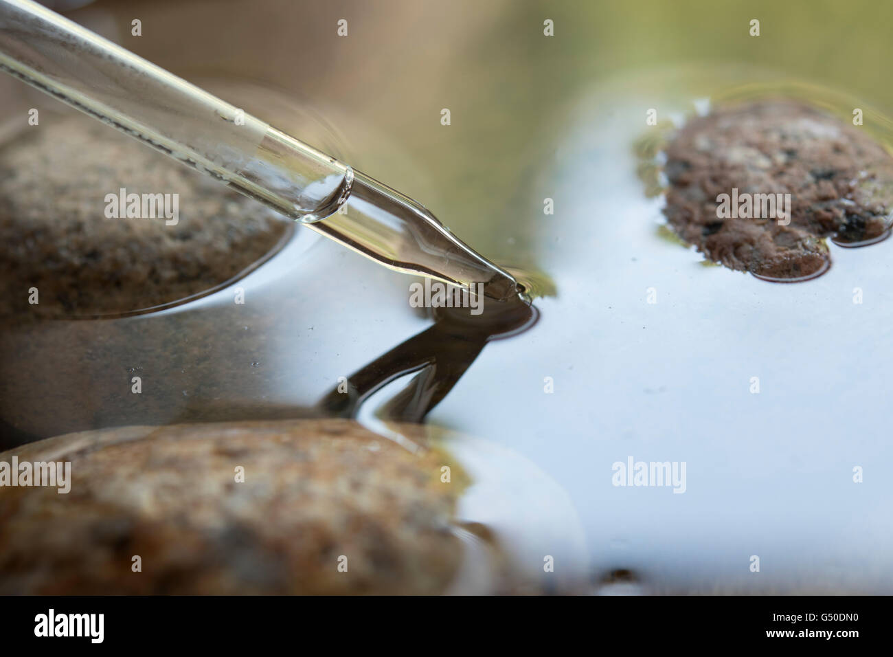 Wasser und steine -Fotos und -Bildmaterial in hoher Auflösung – Alamy