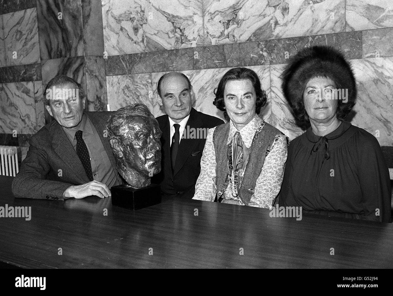 Bildhauer für Lord Mountbatten Statue Stockfotografie - Alamy
