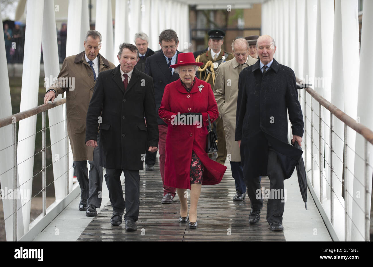 Queen Elizabeth II und Duke of Edinburgh kommen am Greenland Pier an ...