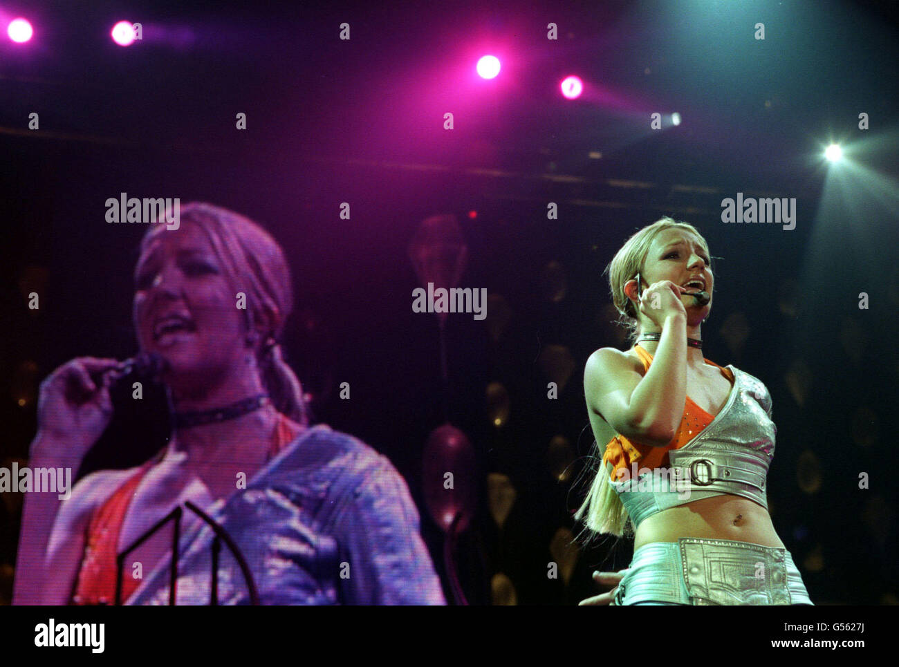 Britney spears london arena -Fotos und -Bildmaterial in hoher Auflösung ...