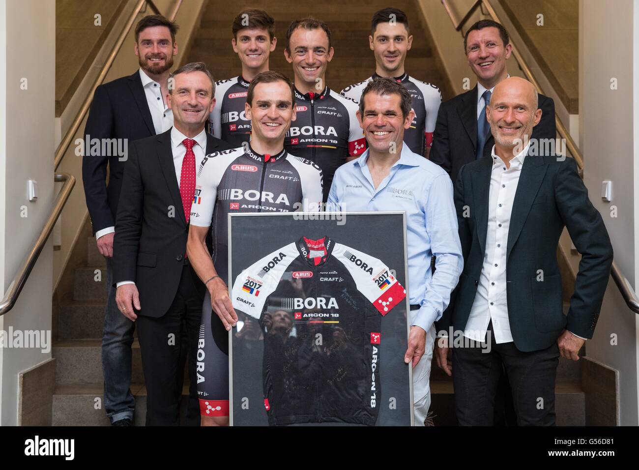 Wolfgang Lagler, Marketingmanager von Craft Sportswear (oben l-R ...