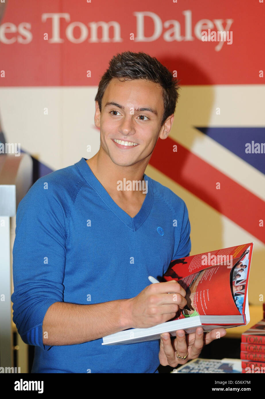 Olympischer taucher tom daley beim start seiner autobiographie -Fotos ...