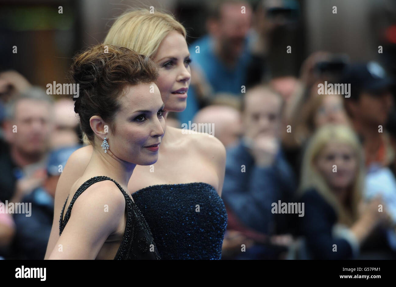 Charlize noomi -Fotos und -Bildmaterial in hoher Auflösung – Alamy