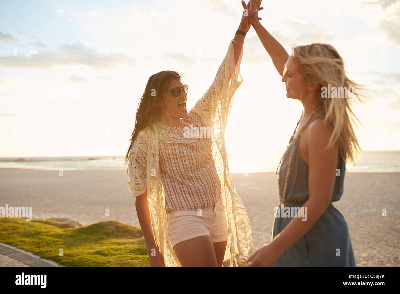 Modischer strand -Fotos und -Bildmaterial in hoher Auflösung – Alamy