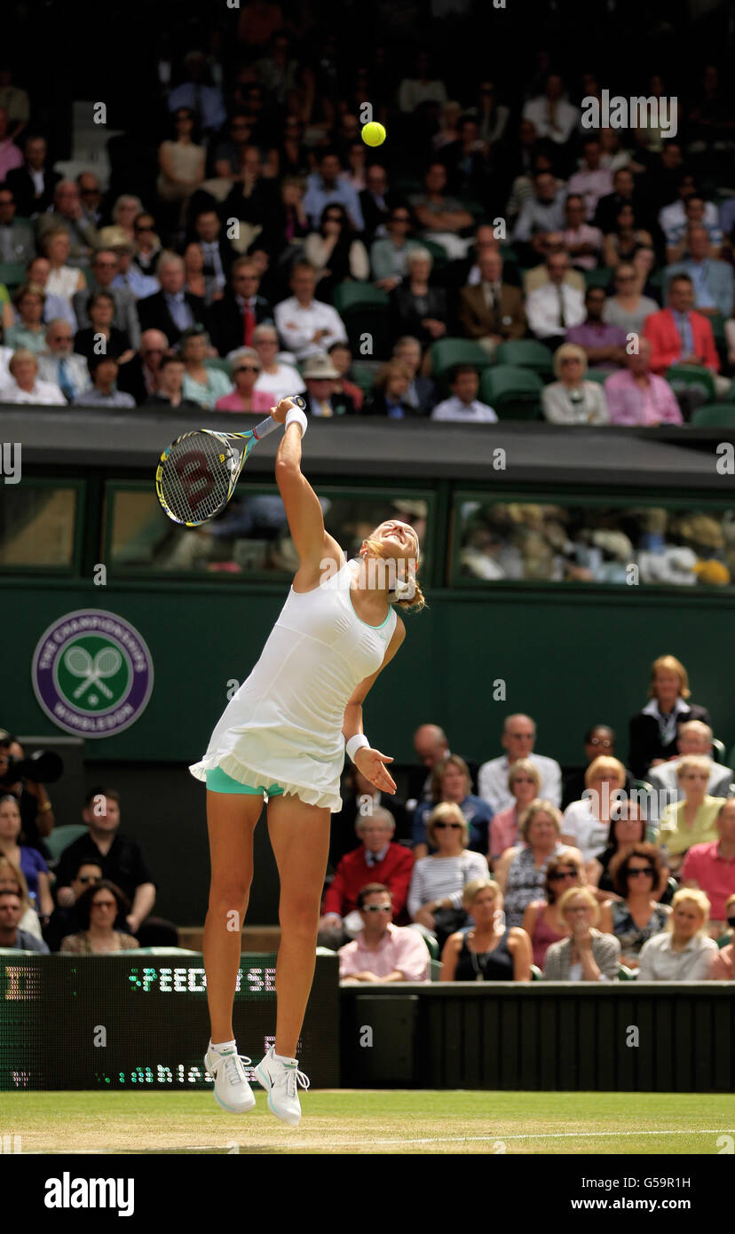 Belaruss victoria azarenka in ihrem match gegen usas serena williams ...