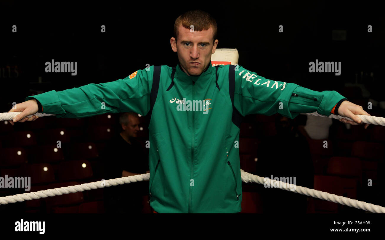Boxing arena -Fotos und -Bildmaterial in hoher Auflösung – Alamy