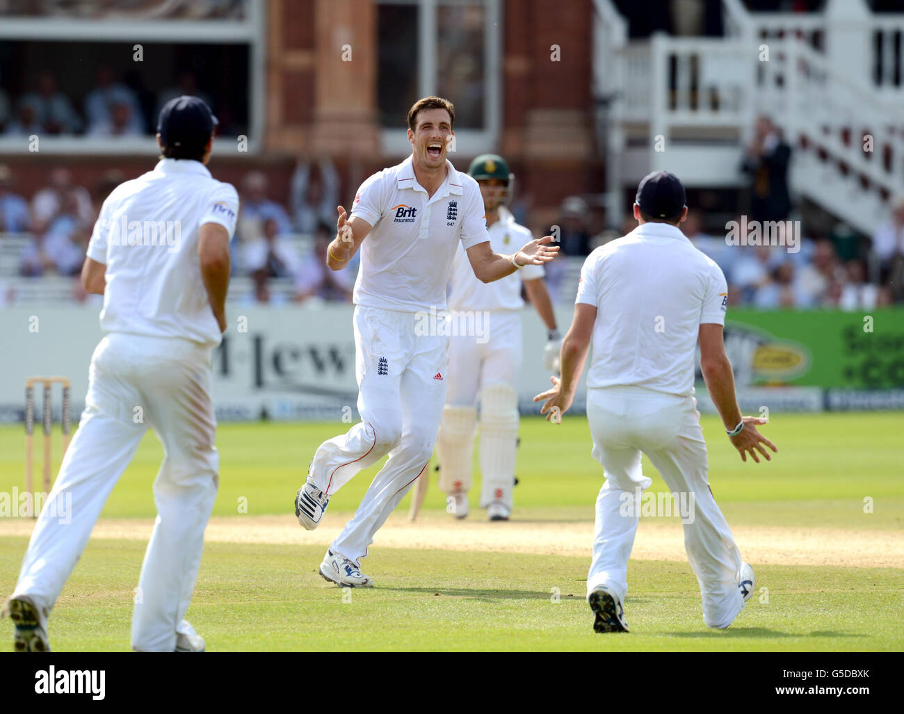 Der englische Steven Finn feiert beim dritten Investec Test Match im ...