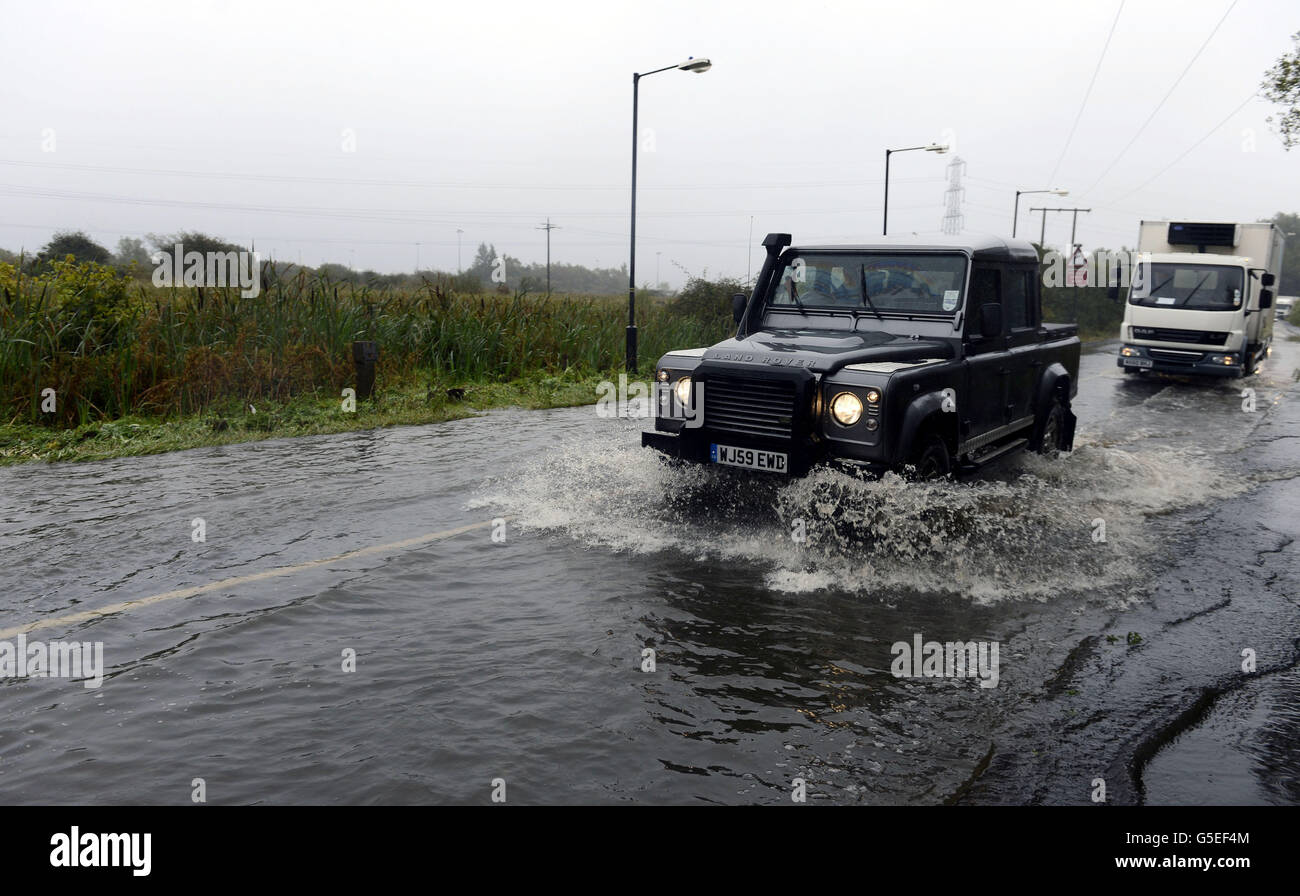 Autofahrer machen ihren weg durch hochwasser in washington -Fotos und ...
