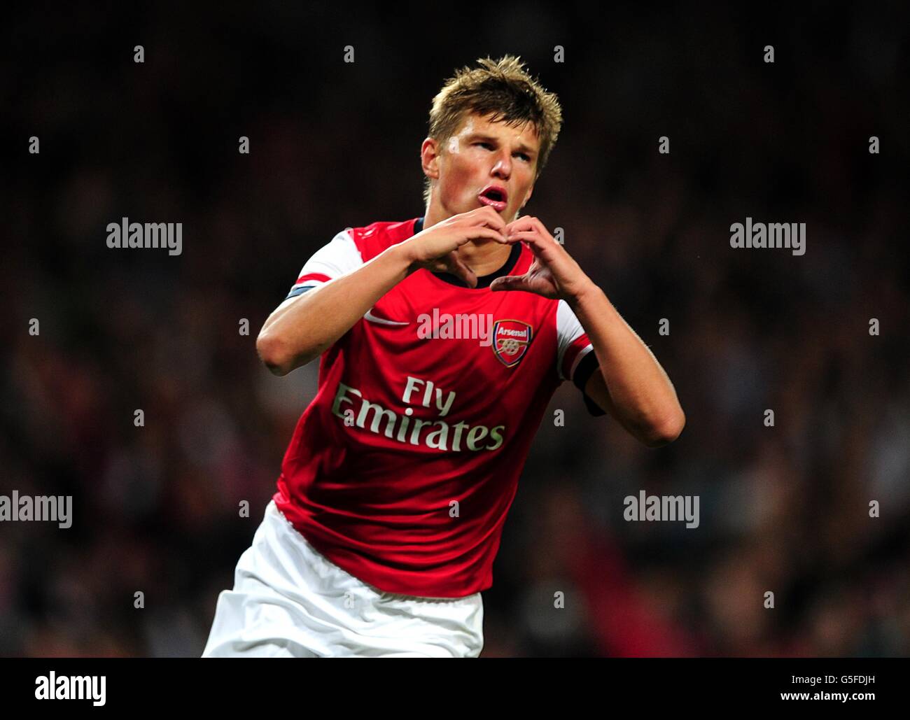 Arsenale andrey arshavin feiert das dritte tor seiner mannschaften ...