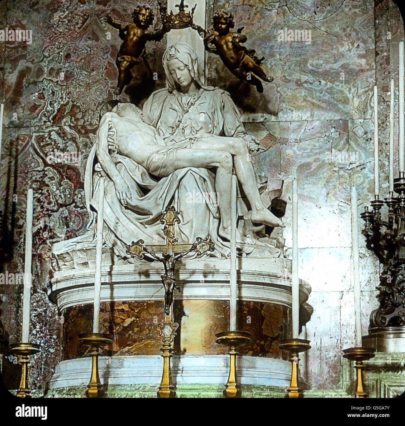 Maria jesus pieta statue -Fotos und -Bildmaterial in hoher Auflösung ...