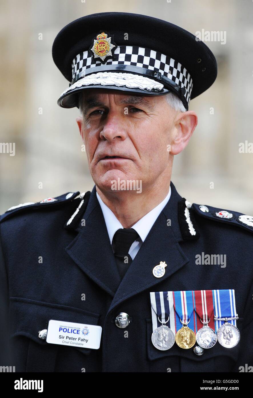 Greater Manchester Police Chief Constable Sir Peter Fahy spricht vor ...