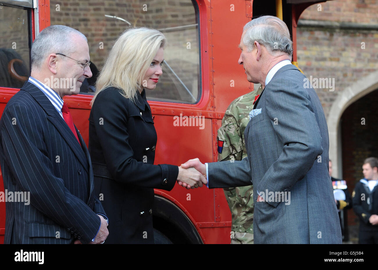 Wparota charity mohn prinz charles -Fotos und -Bildmaterial in hoher ...