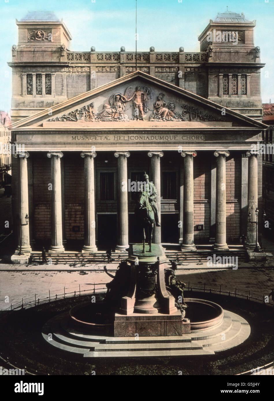 Kaiser Wilhelm Denkmal Auf Dem Theaterplatz Vor Dem Theater in der ...