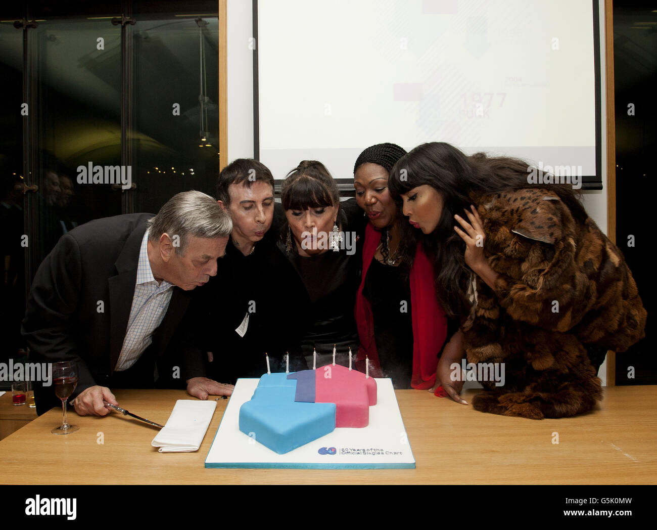 (Links - rechts) Tony Blackburn, Marc Almond, Sandie Shaw, Boney M ...
