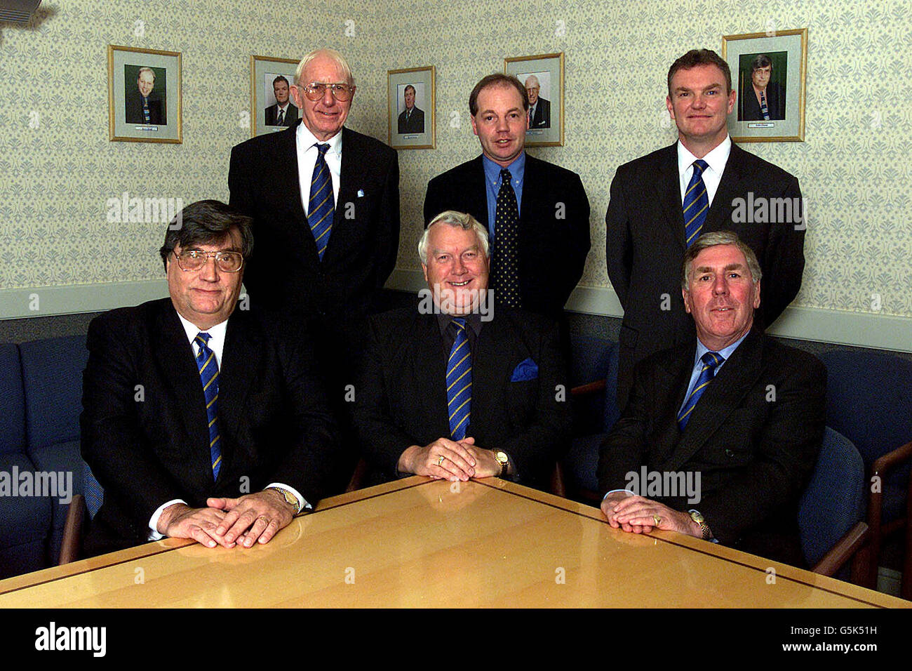 Vorsitzender john elsom leicester plc vorsitzender sir rodney walker ...