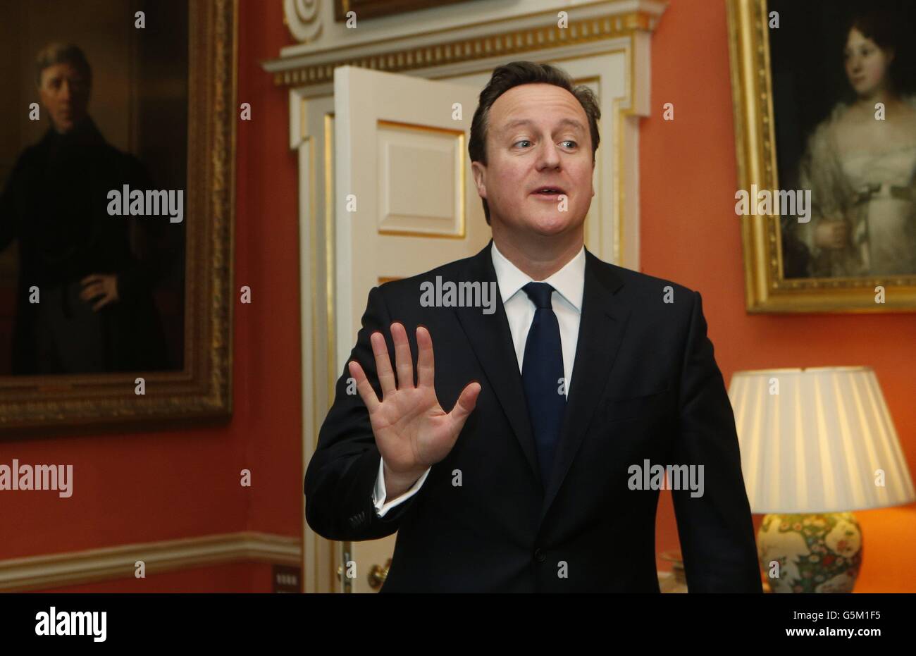 Premierminister David Cameron verlässt ein Treffen mit der Holocaust ...