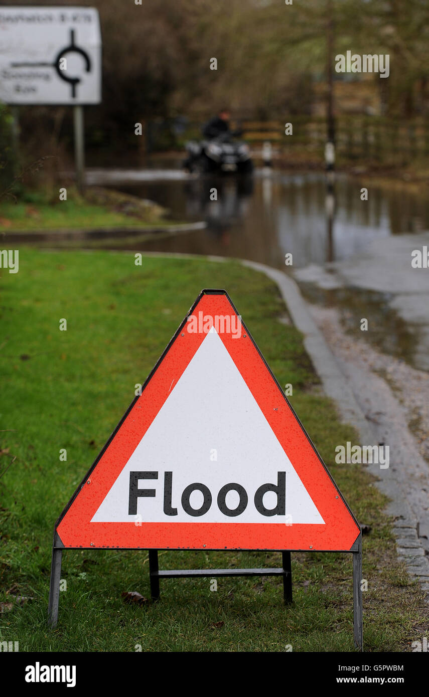 Hochwasserwarnzeichen in sonning in berkshire -Fotos und -Bildmaterial ...
